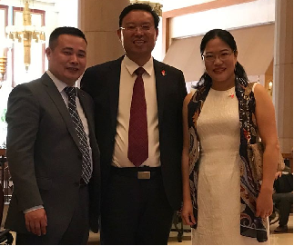 Chairperson Yin Weilin meets with entrepreneurs - 广州市中阿海外投资有限公司